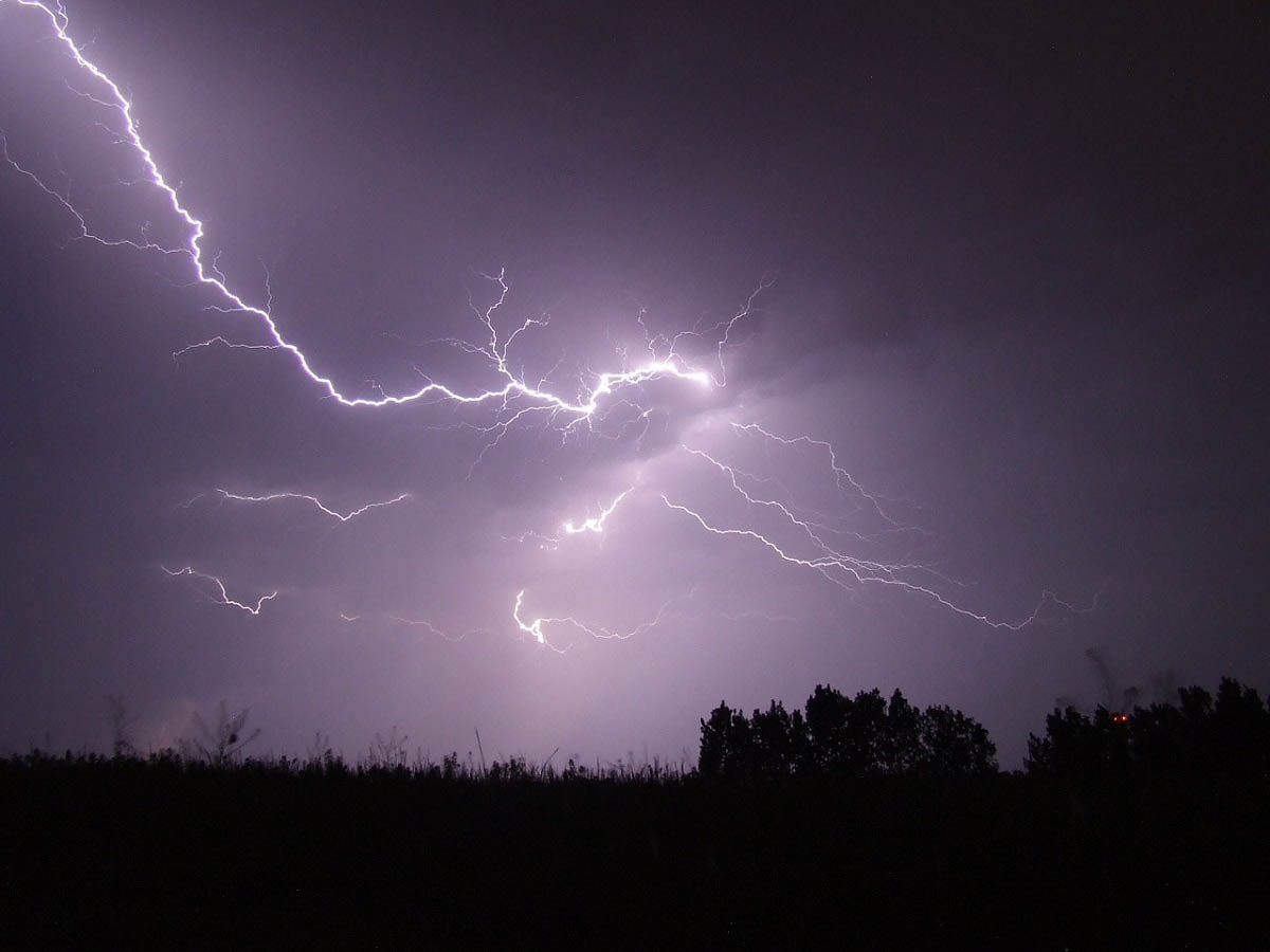 Effects of Thunderstorms on a Business | ServiceMaster Restore®